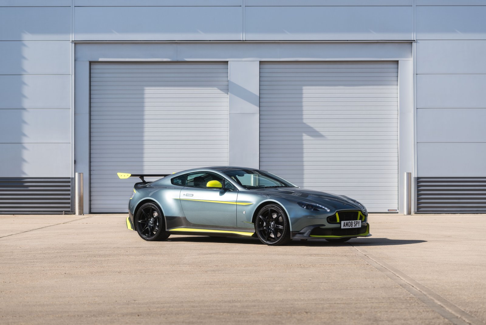 2017 Aston Martin Vantage GT8